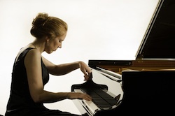 Sarah Beth Briggs (piano) | Avie Records