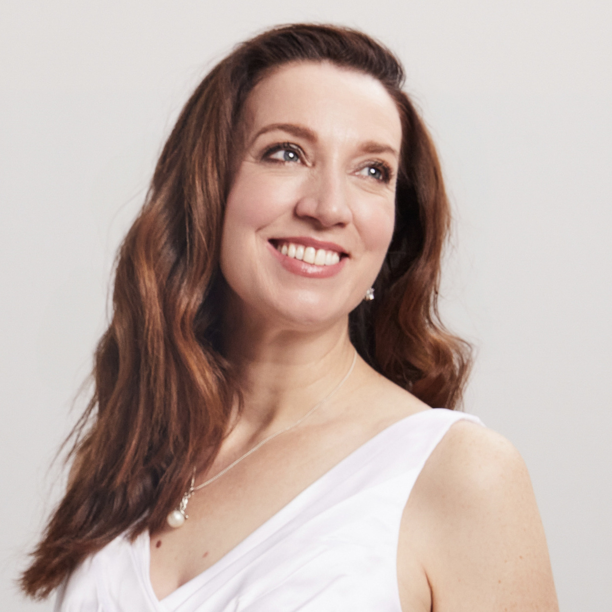 Sally Walker (flute) | Avie Records